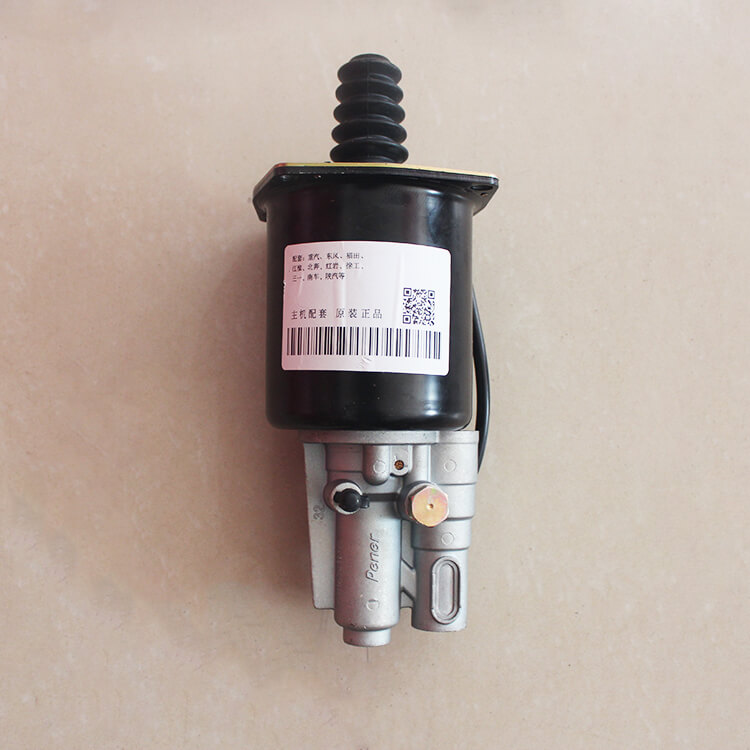 SAIC Hongyan 682 Series GENLYON Truck 5801493723 Clutch booster cylinder