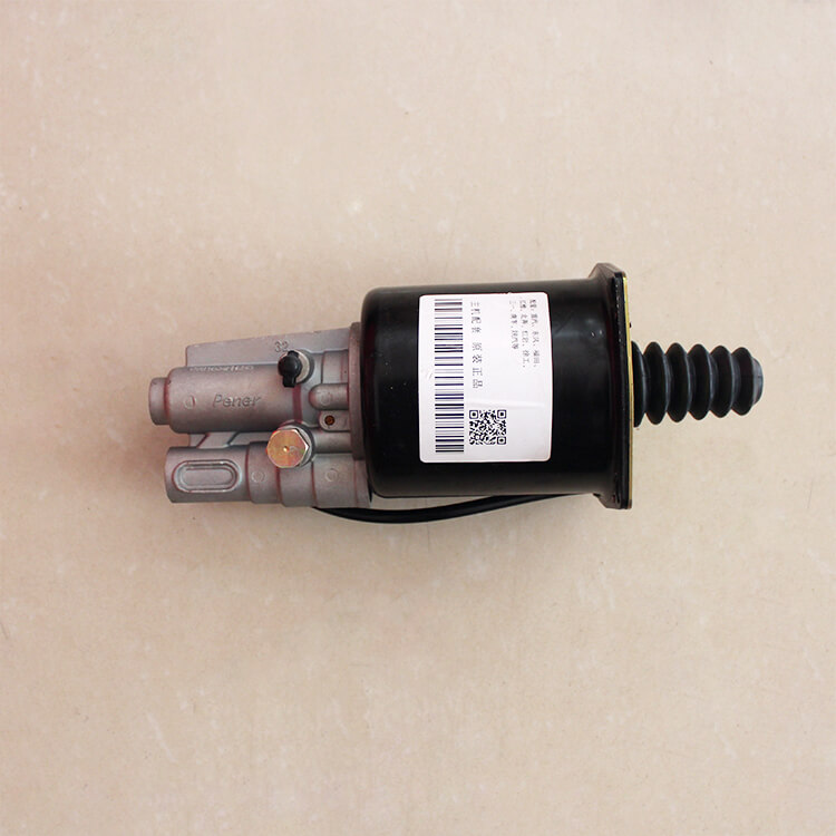 SAIC Hongyan 682 Series GENLYON Truck 5801493723 Clutch booster cylinder