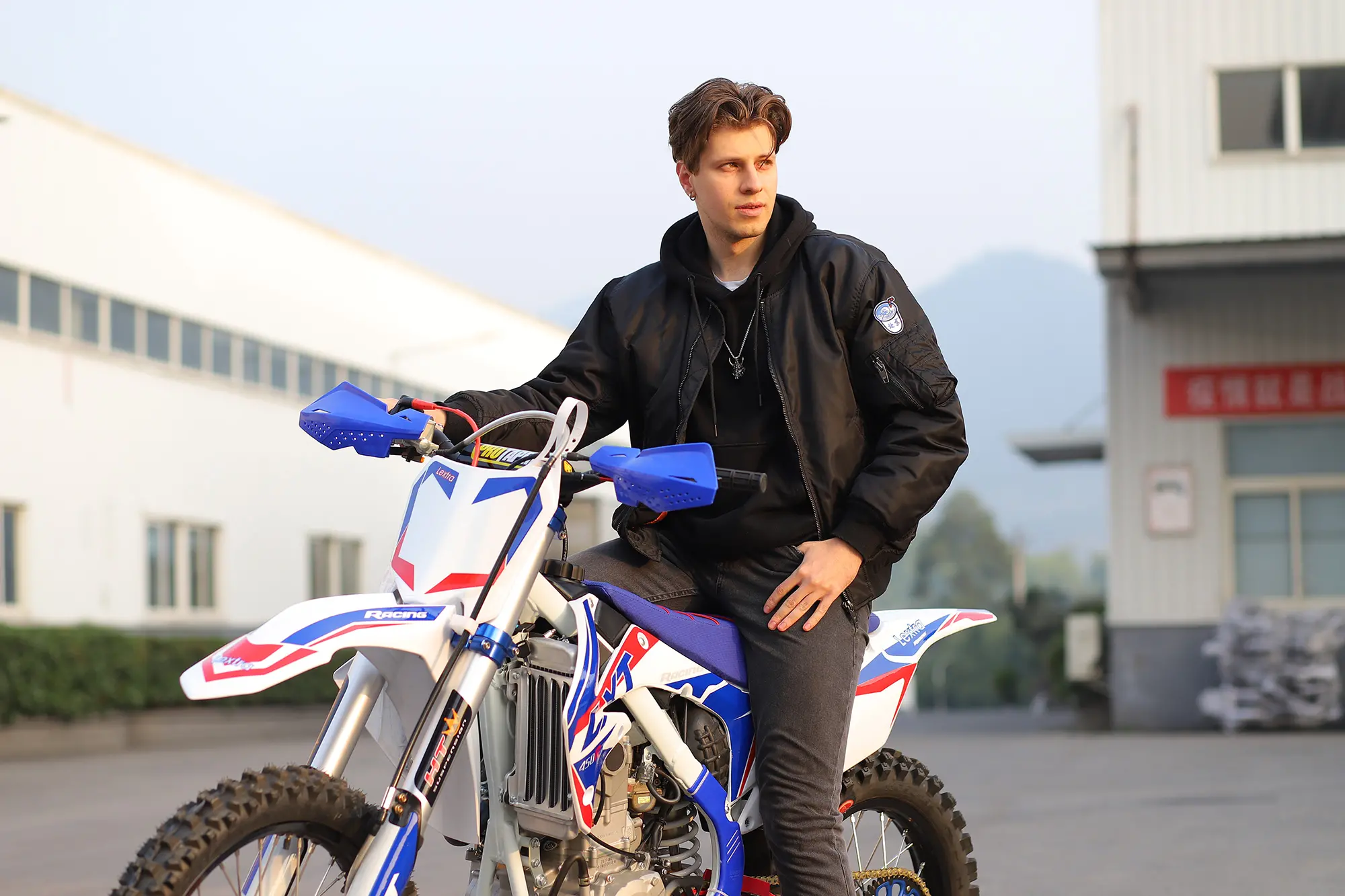 Welcome our overseas client to visit Lextra factory